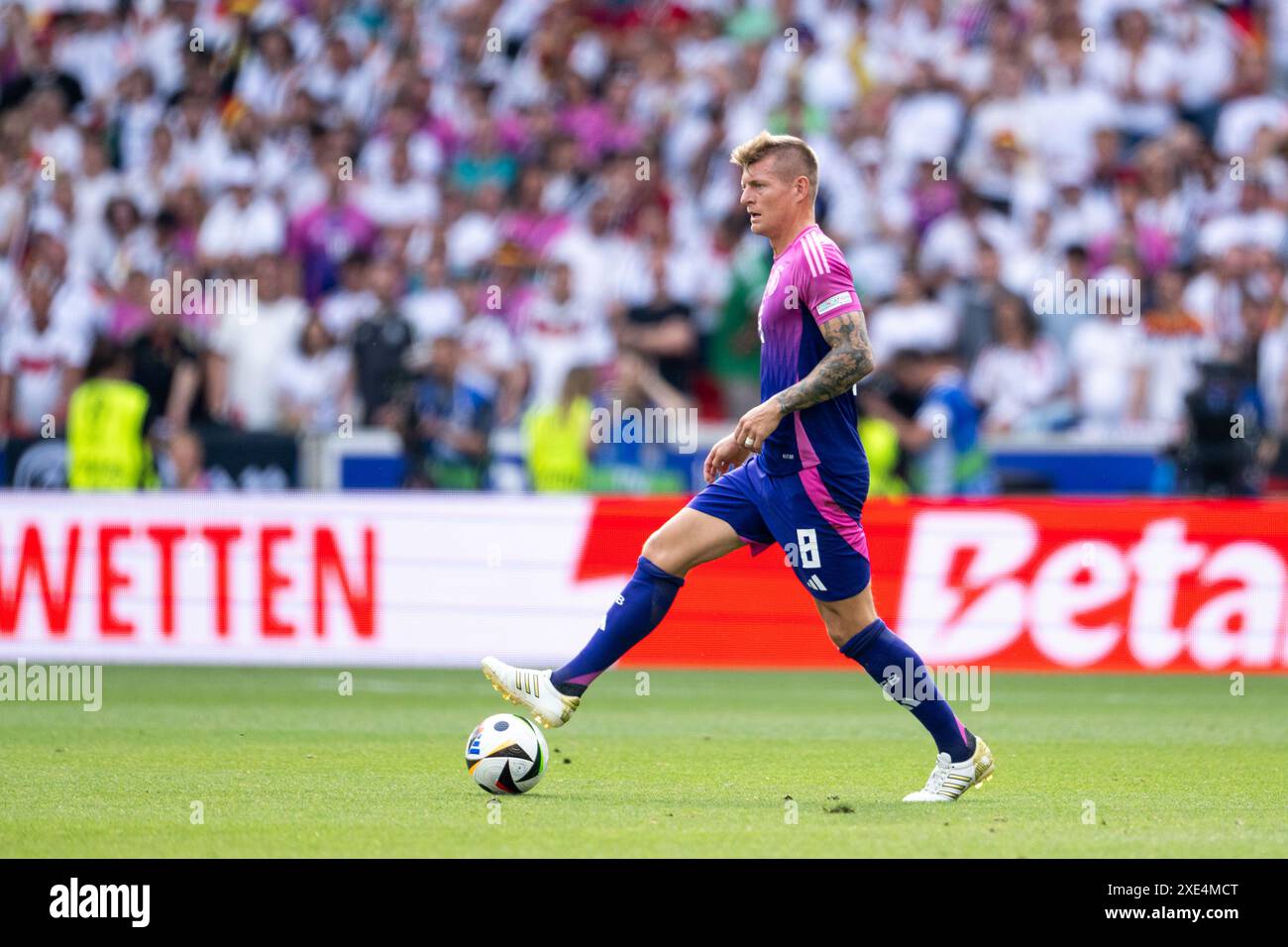 Toni Kroos (Deutschland, #08) am Ball, GER, Germany (GER) vs. Ungarn ...