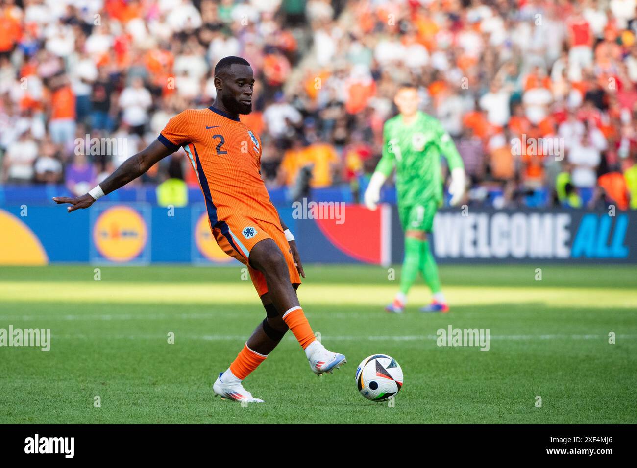 Lutsharel Geertruida (Niederlande, #02) am Ball, GER, Netherlands (NED) vs Austria (AUT ...