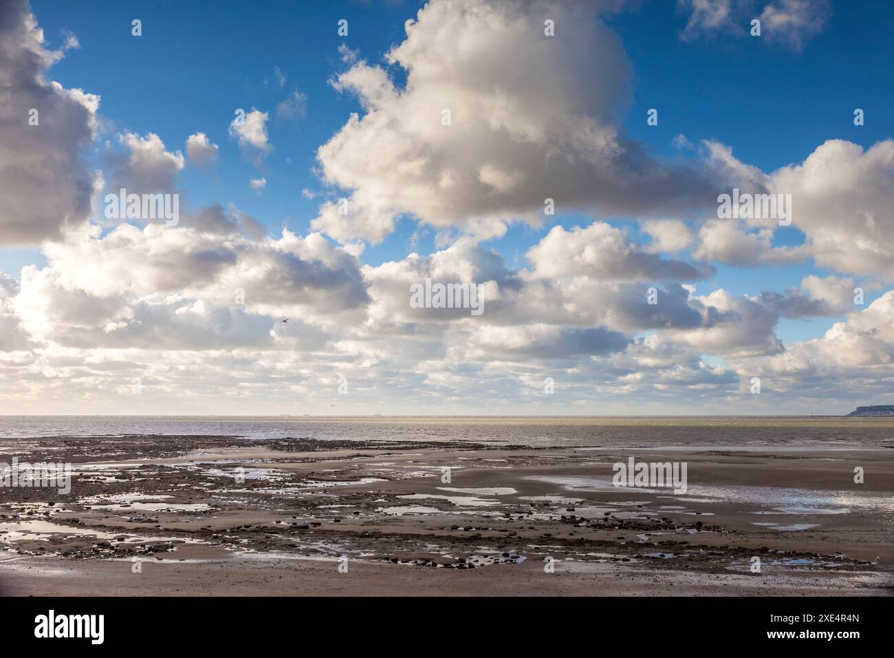 geography / travel, France, Normandy, Mudflat landscape on Plage de Honfleur in evening light ...