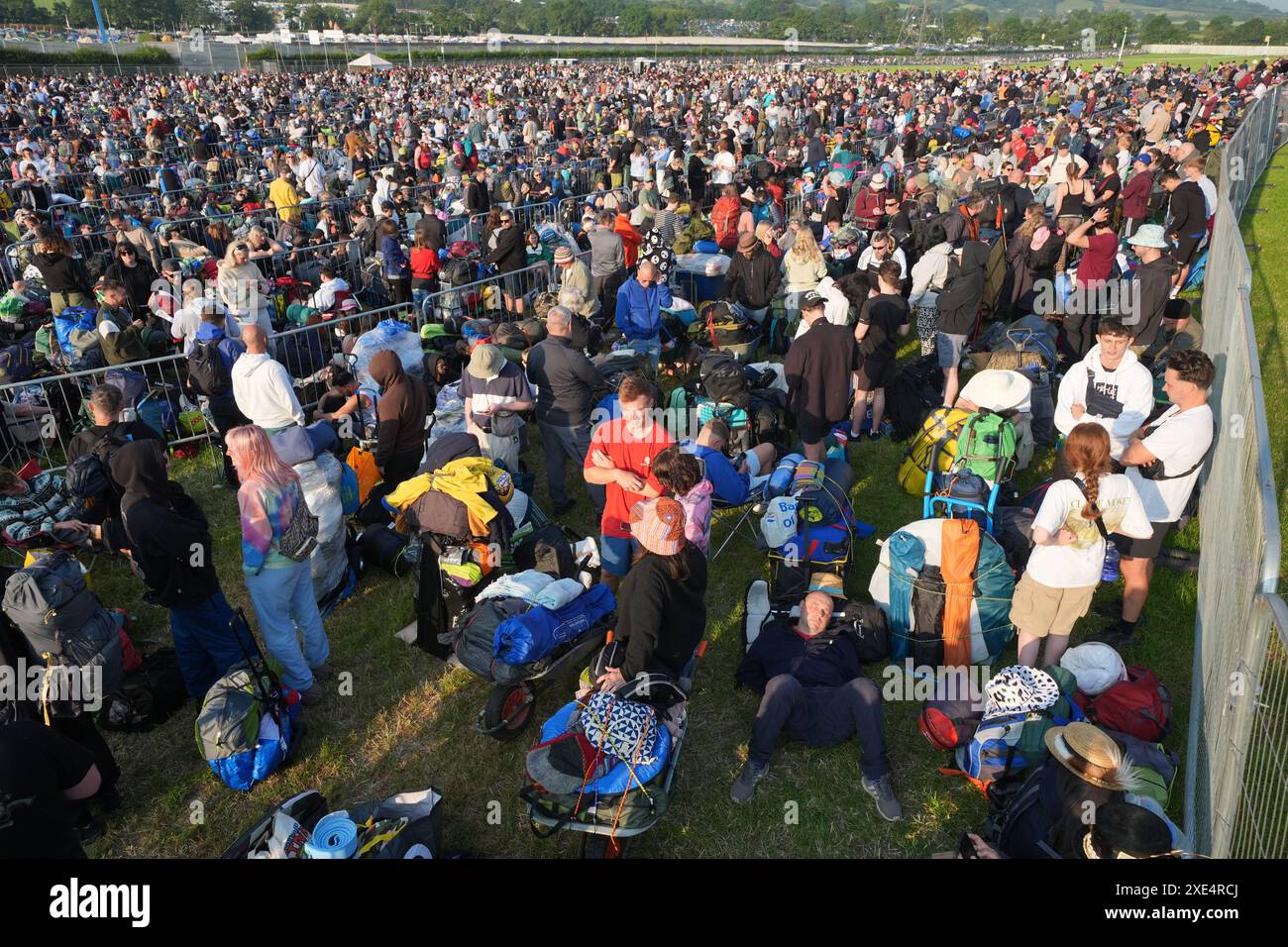People queue for entry on the first day of the Glastonbury Festival at ...