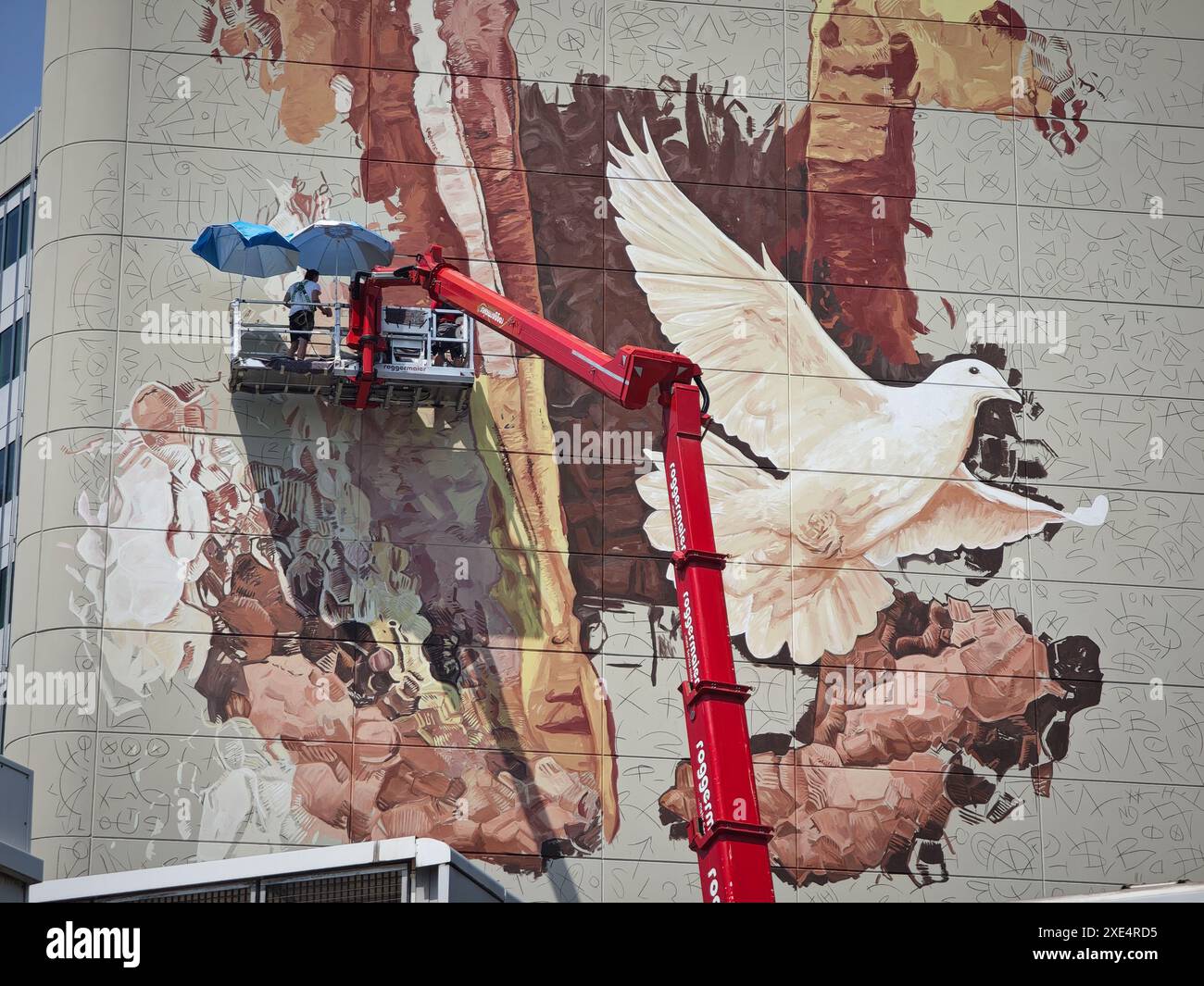 Wien, Austria. 19th June, 2024. Australian artist Fintan Magee paints a ...