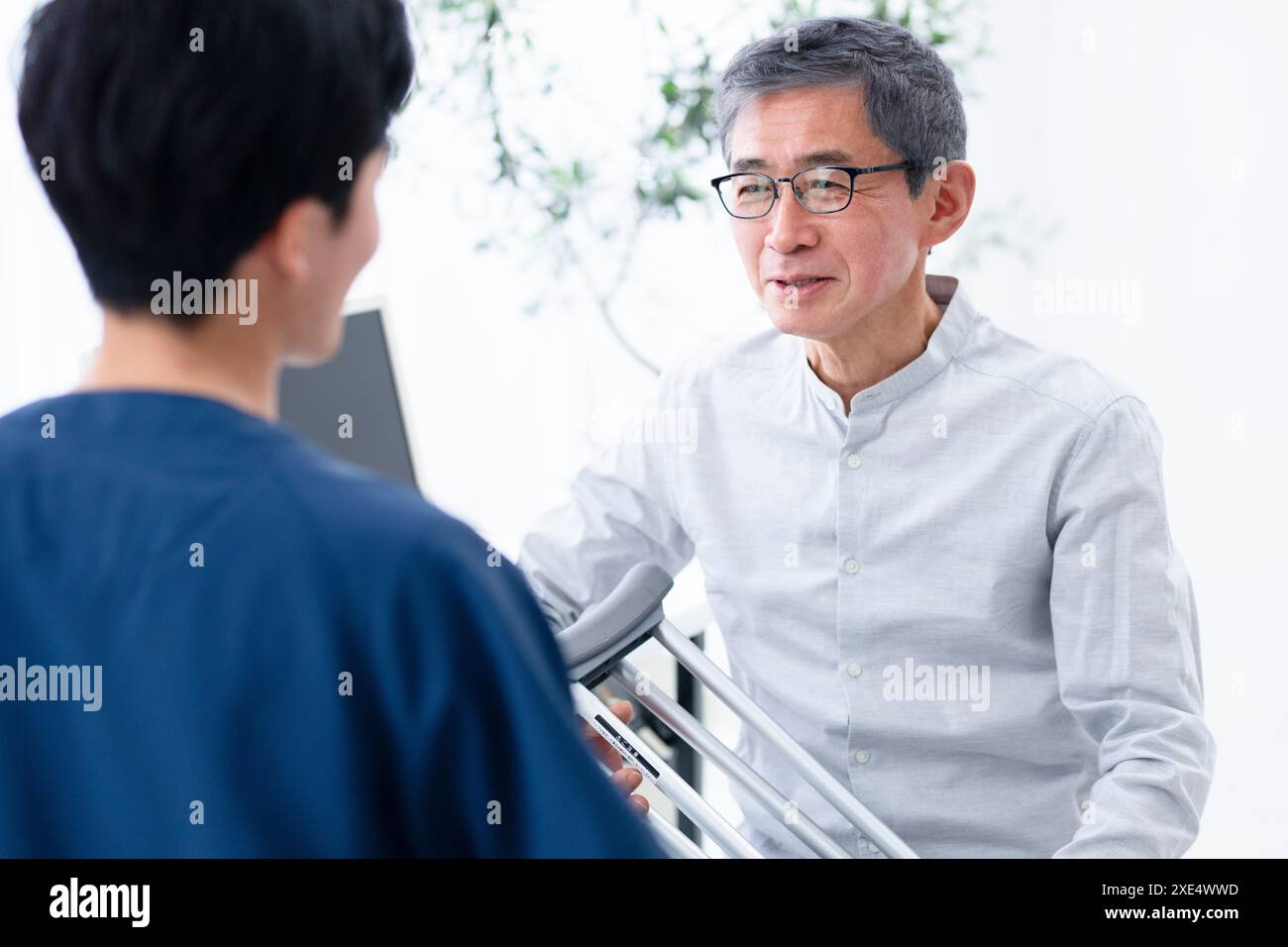 Patient and doctor interviewing in the examination room Stock Photo - Alamy