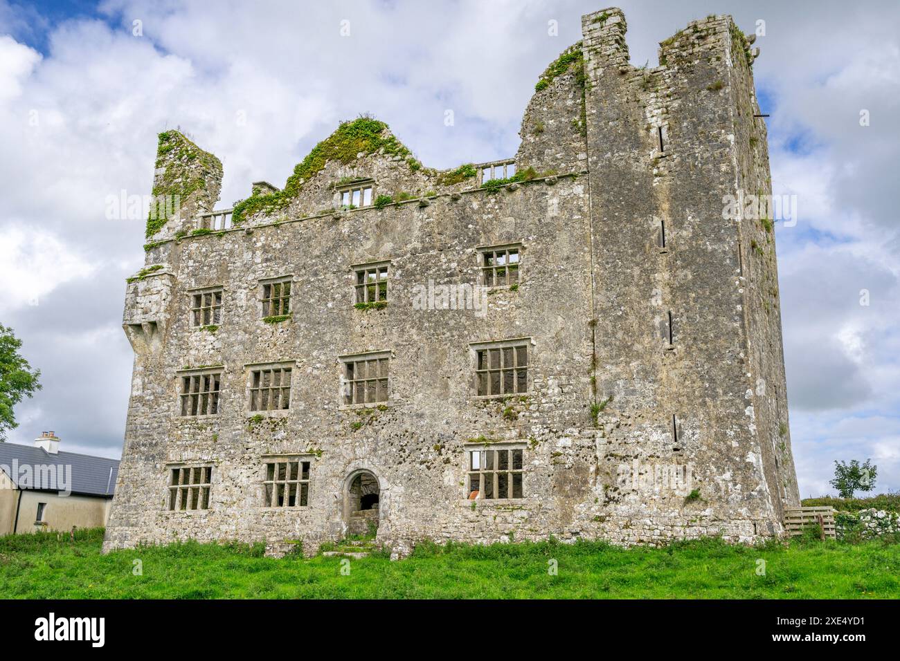 15th century tower house hi-res stock photography and images - Alamy