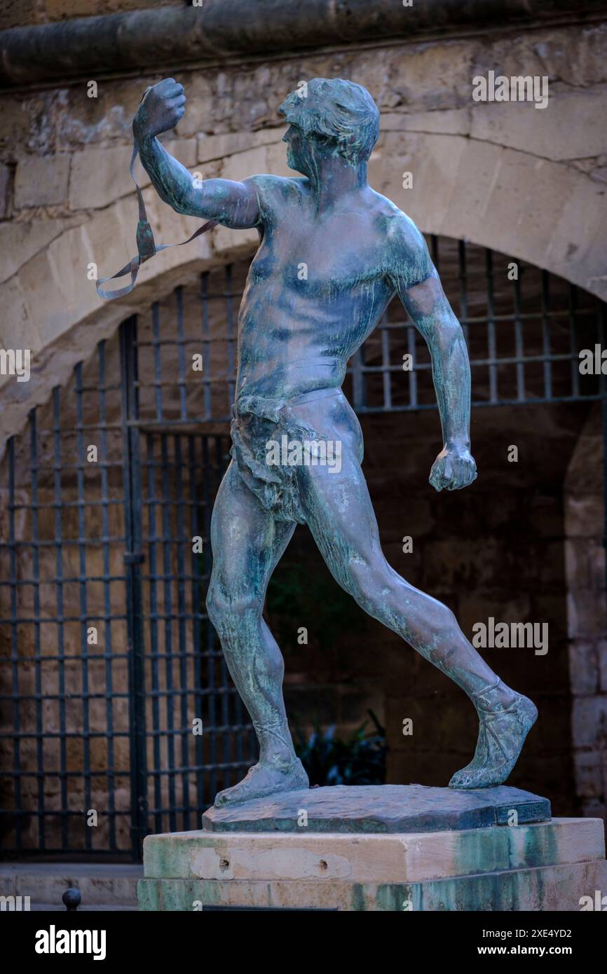 Es foner statue hi-res stock photography and images - Alamy