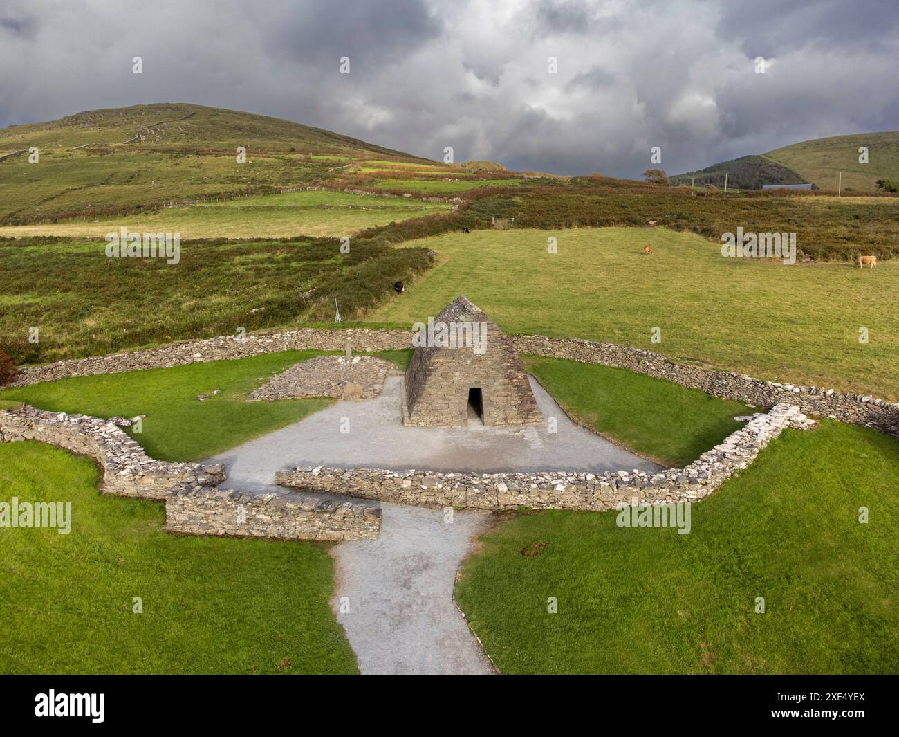 Gallarus Oratory aerial view (SÃ©ipÃ©ilÃ­n Ghallarais Stock Photo - Alamy