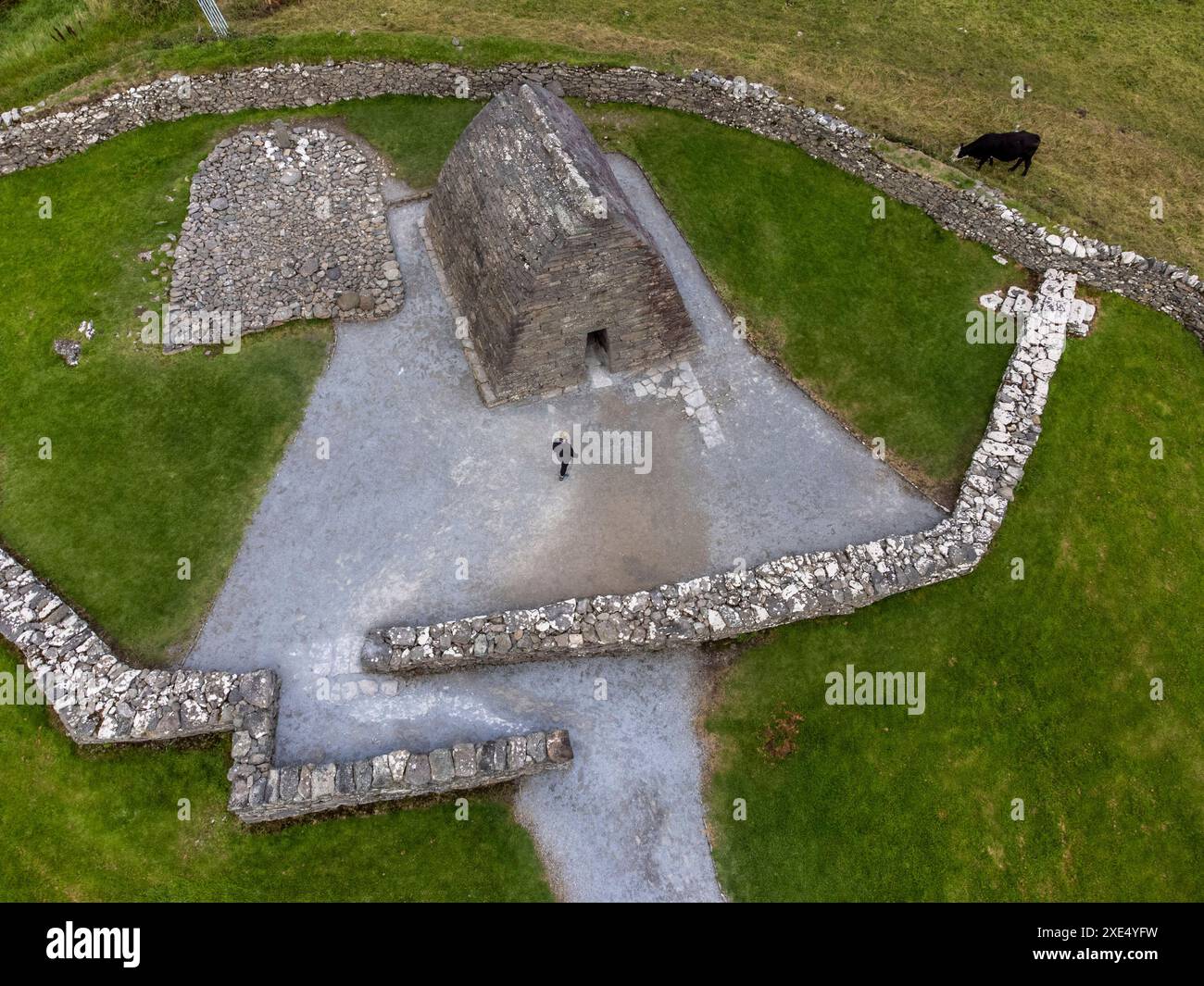 Gallarus Oratory aerial view (SÃ©ipÃ©ilÃ­n Ghallarais Stock Photo - Alamy