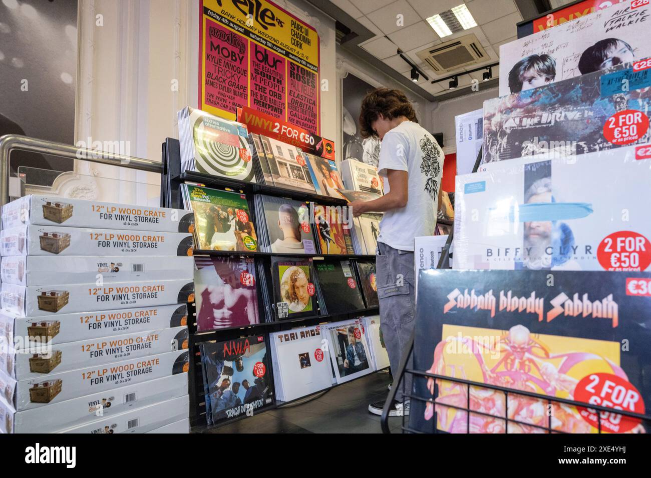 Vinyl music record store Stock Photo - Alamy