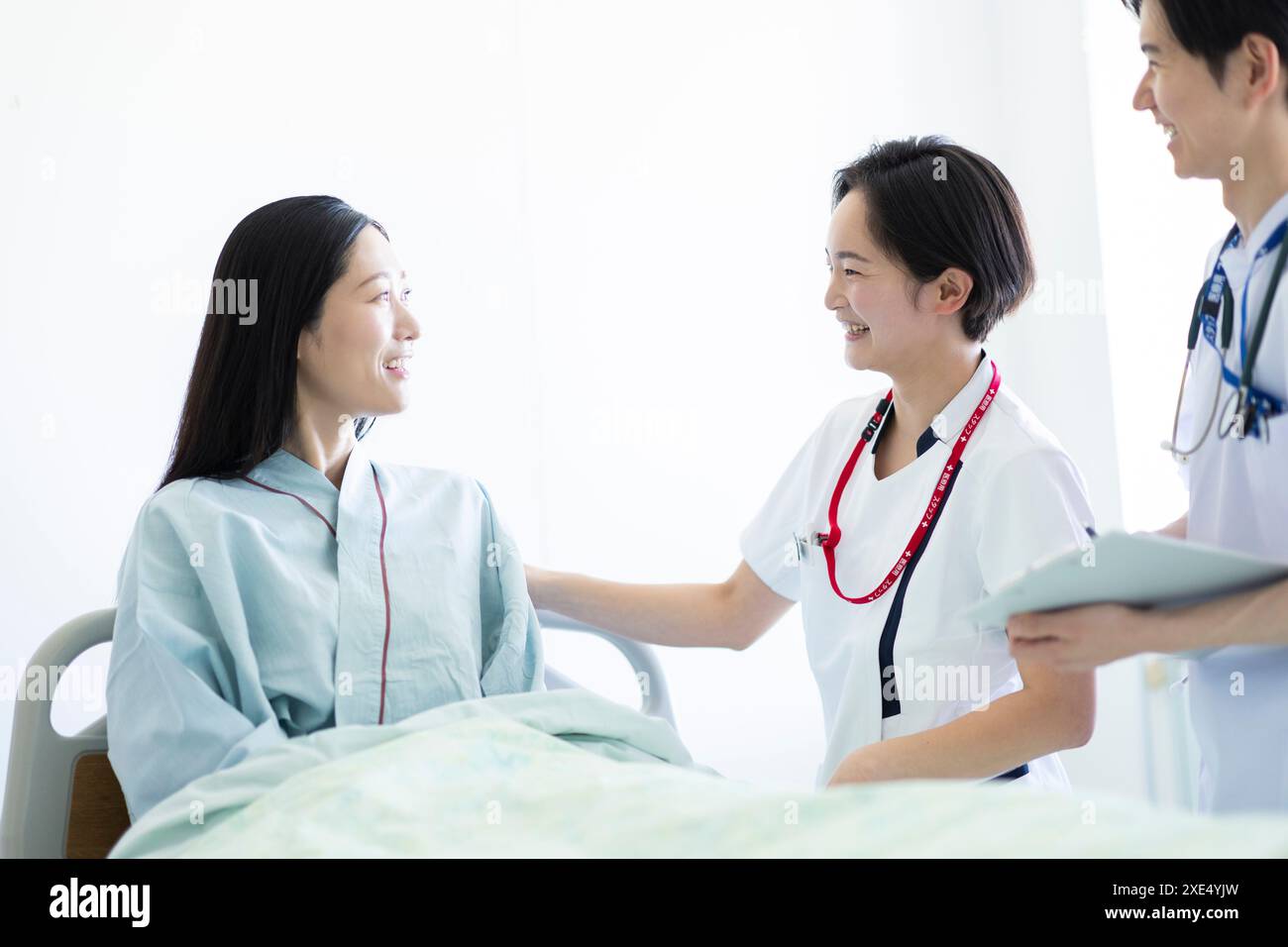 Nurse talking to patient Stock Photo - Alamy
