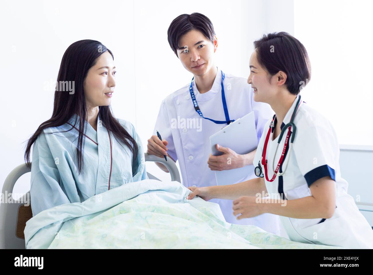 Nurse talking to patient Stock Photo - Alamy