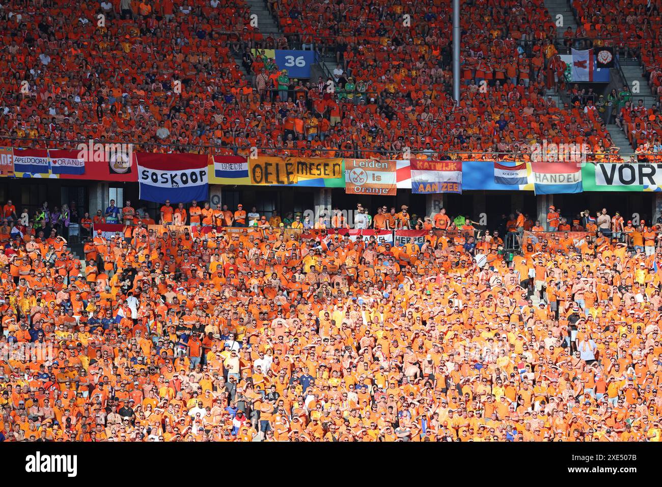 Germany oranje dutch national team stadium hi-res stock photography and ...