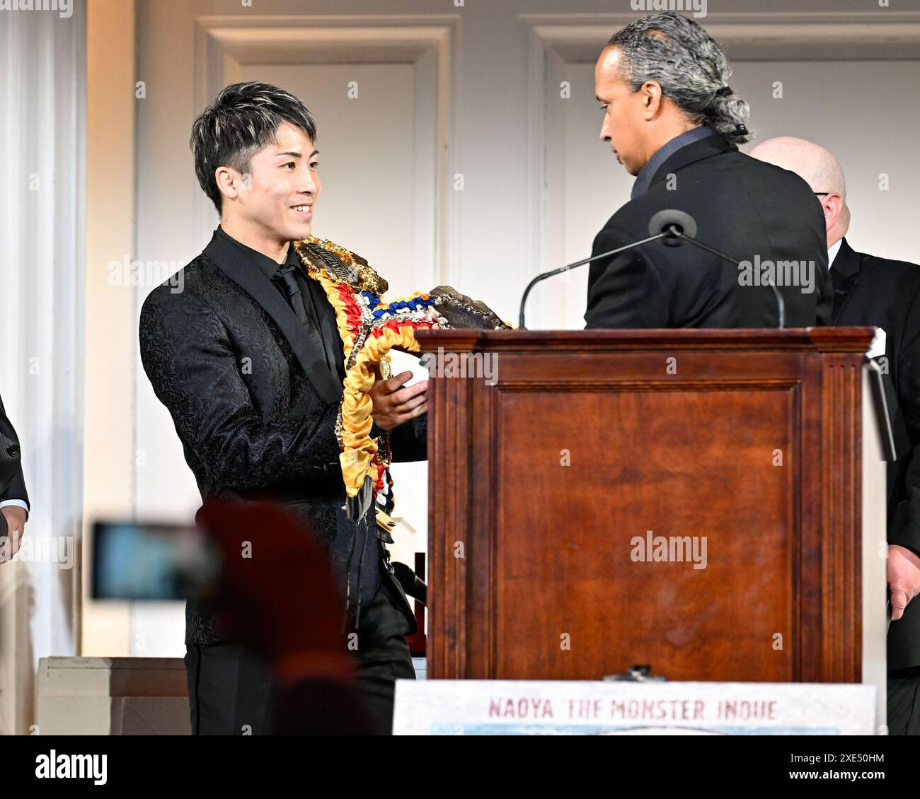 2023 Sugar Ray Robinson Award (BWAA Fighter of the Year) winner Naoya ...