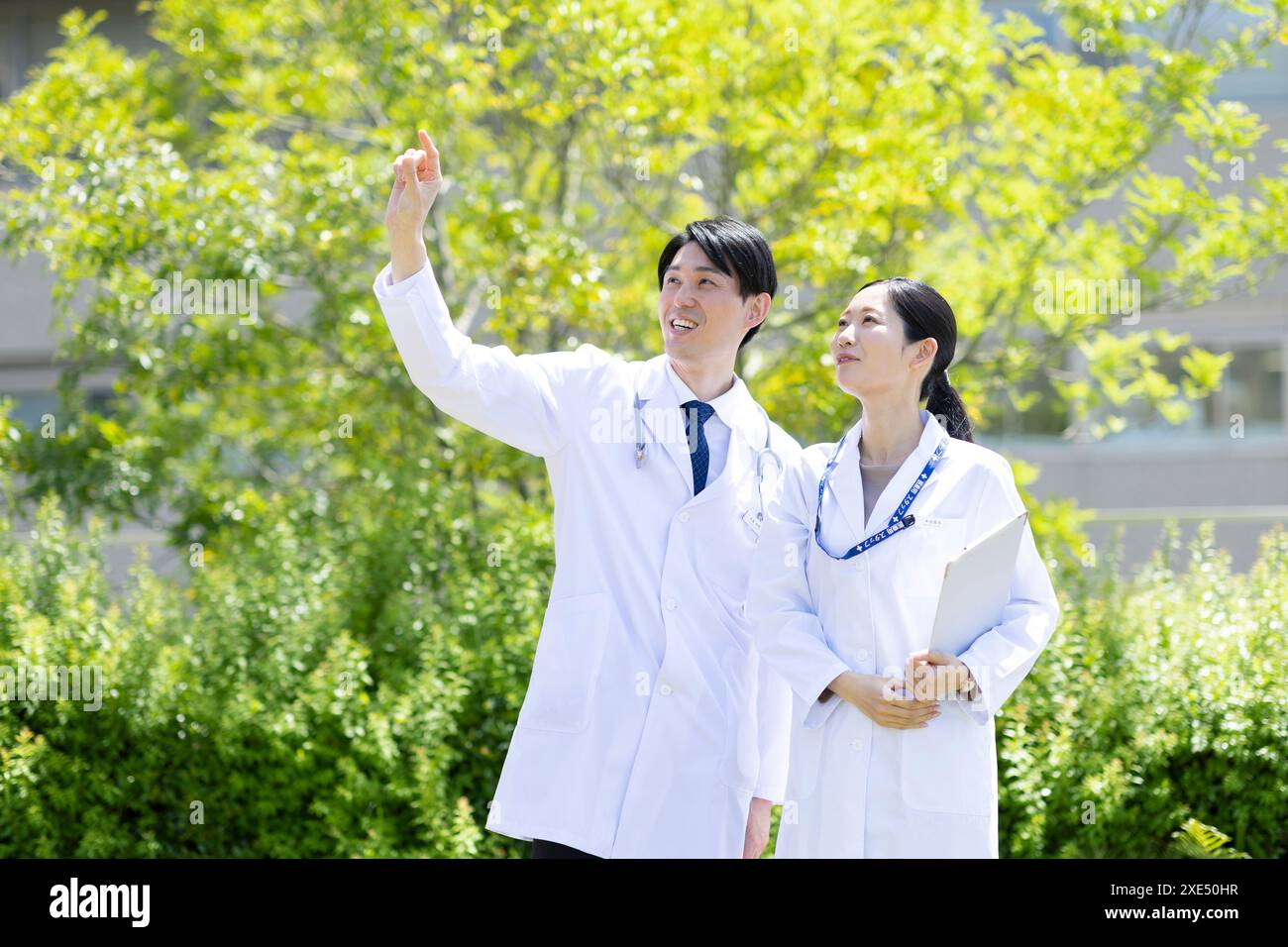 Female doctor looking body hi-res stock photography and images - Alamy
