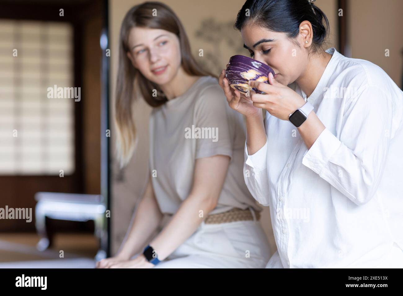 Foreigner receiving matcha tea Stock Photo - Alamy