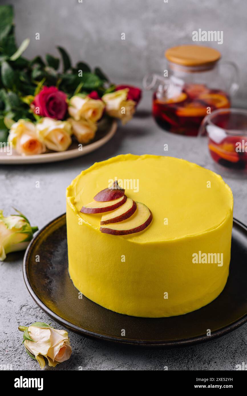 Red and yellow tea rose hi-res stock photography and images - Alamy