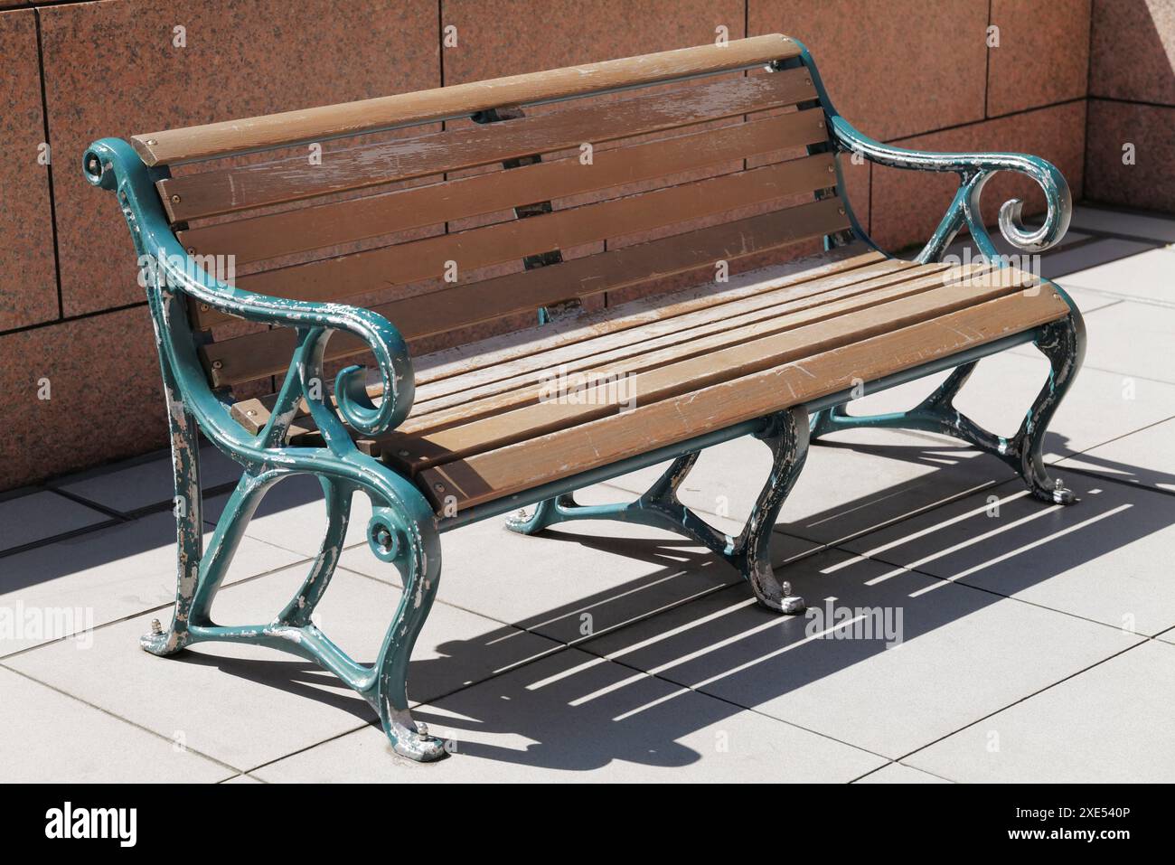 Tokyo bench hi-res stock photography and images - Alamy