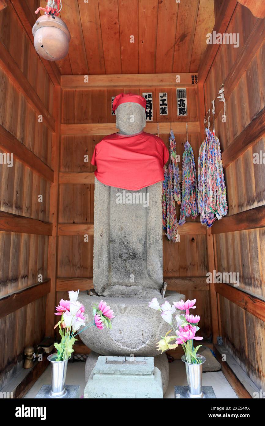 Jizoson of hot spring water in the waterfront Stock Photo - Alamy