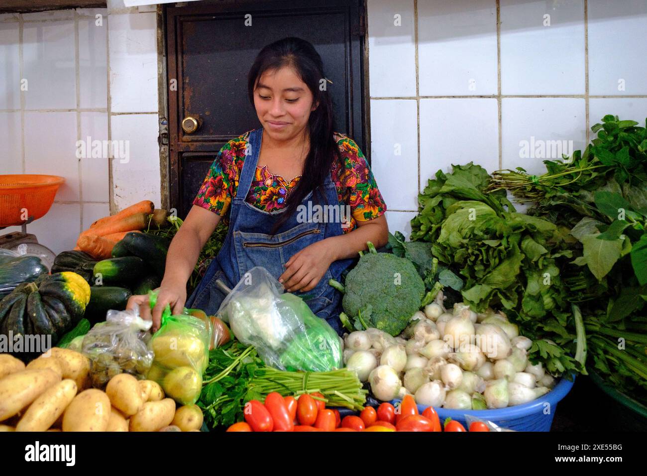 Mercado de guatemala hi-res stock photography and images - Alamy