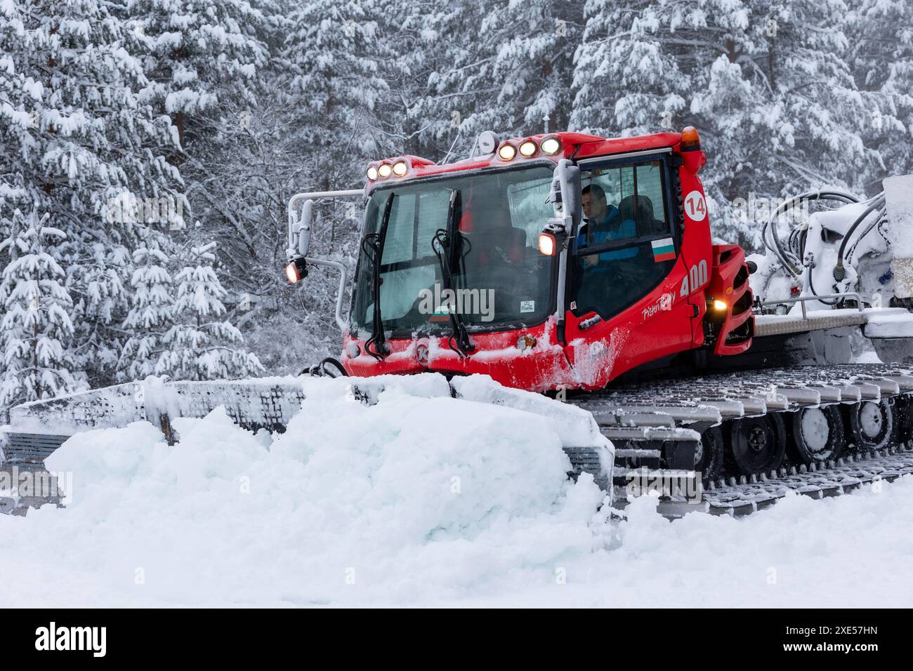 Ski track machine hi-res stock photography and images - Alamy