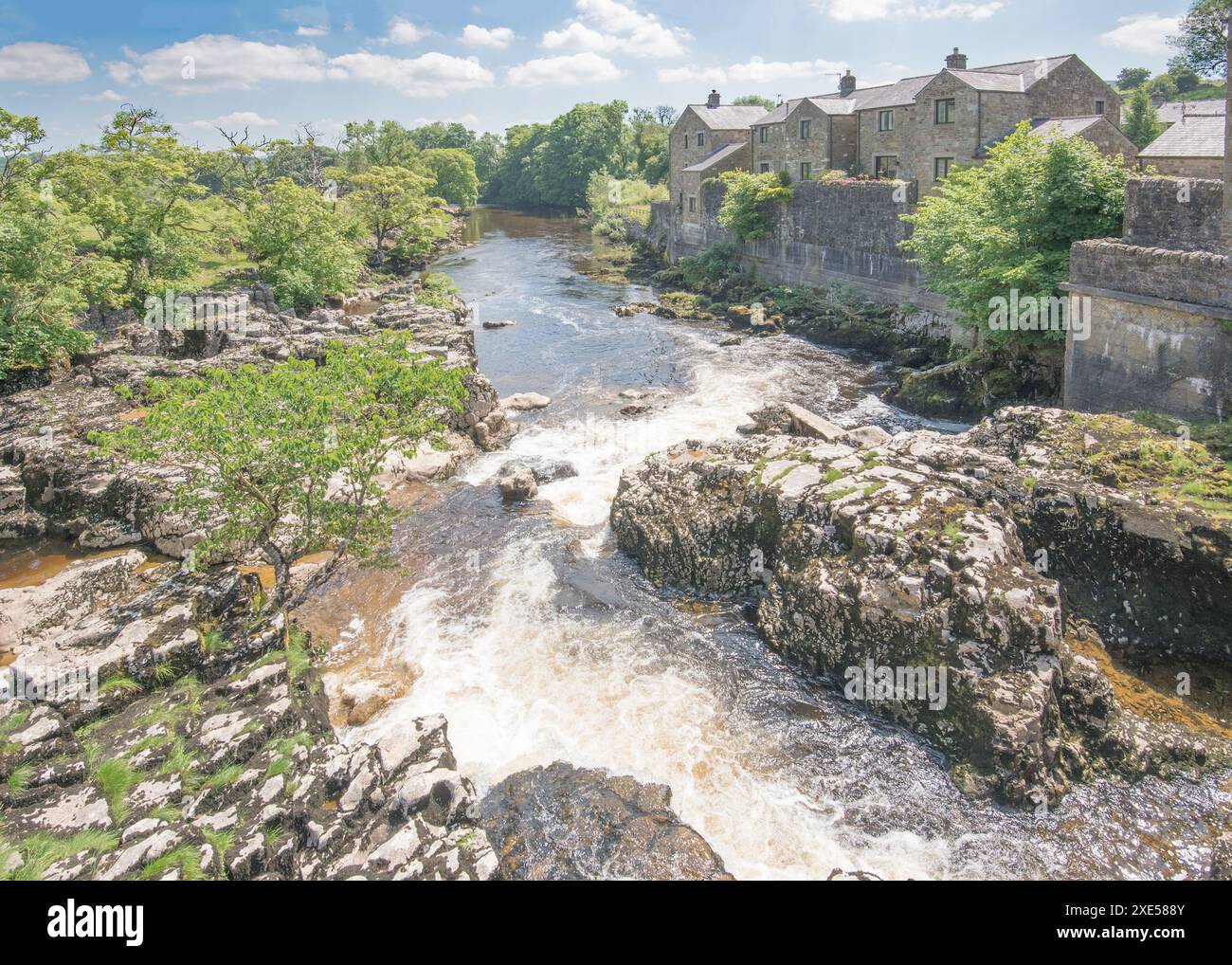 River wharfe bridge grassington hi-res stock photography and images - Alamy
