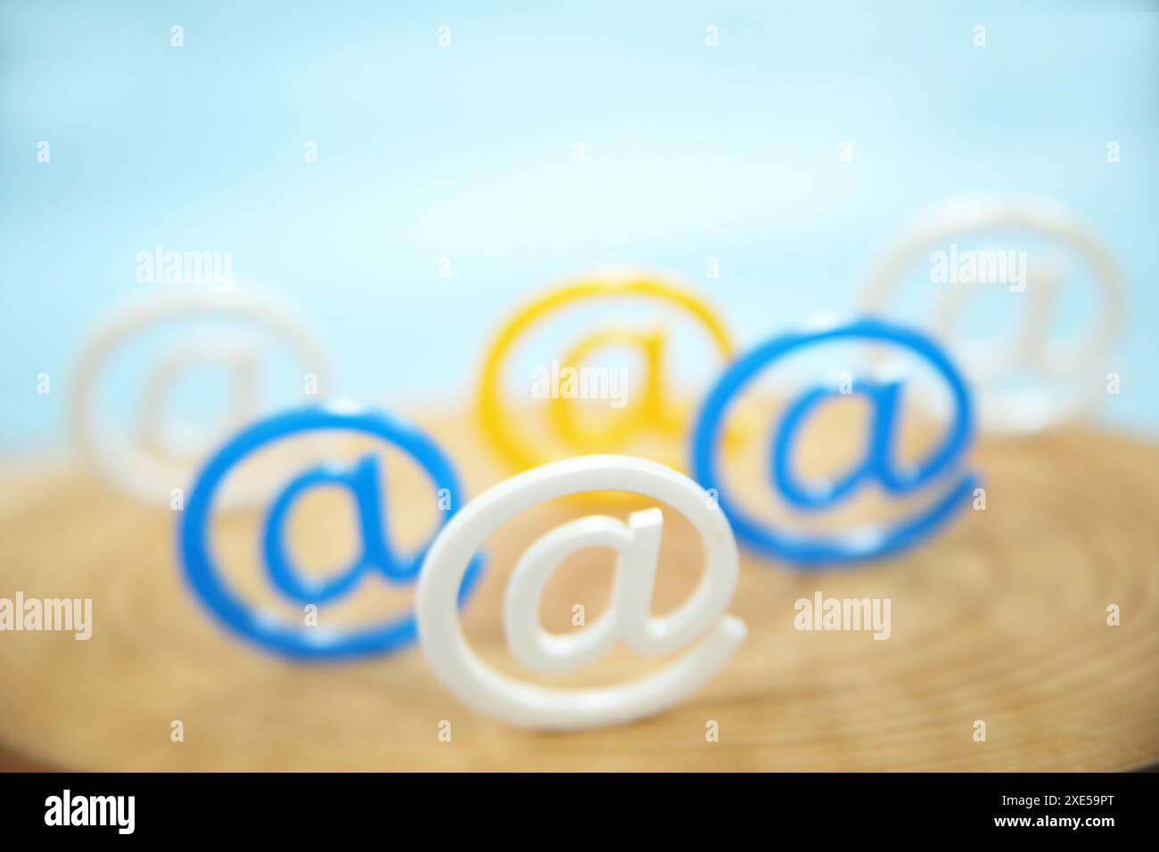 E mail mark hi-res stock photography and images - Alamy