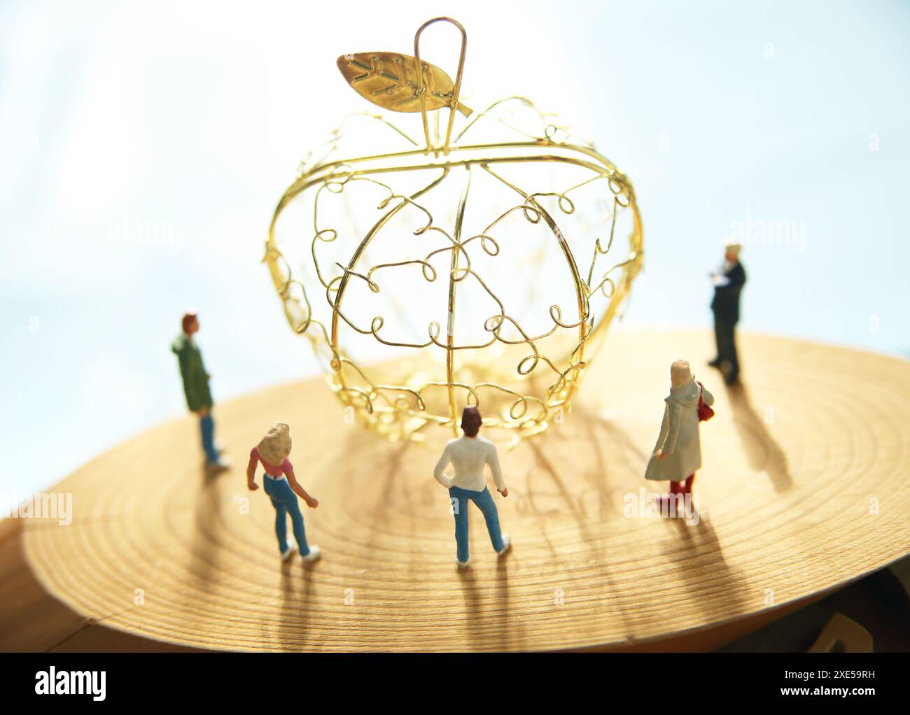 Wire apple hi-res stock photography and images - Alamy