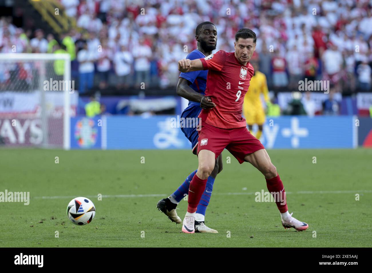 Robert Lewandowski of Poland, Dayot Upamecano of France during the UEFA ...