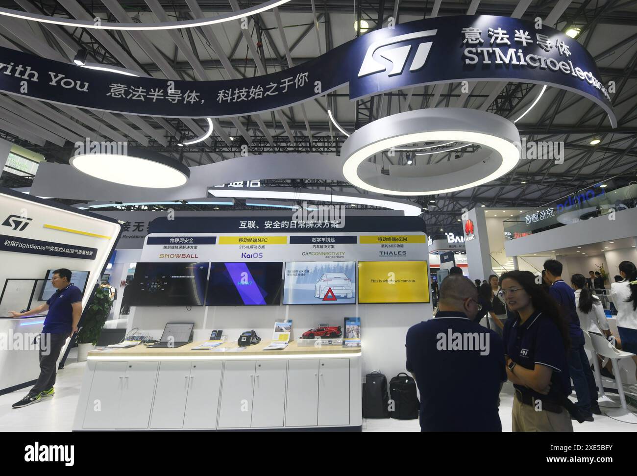 SHANGHAI, CHINA - JUNE 26, 2024 - Foreign visitors visit the booth of ...