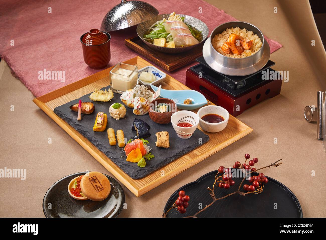 Kamameshi set meal Stock Photo - Alamy