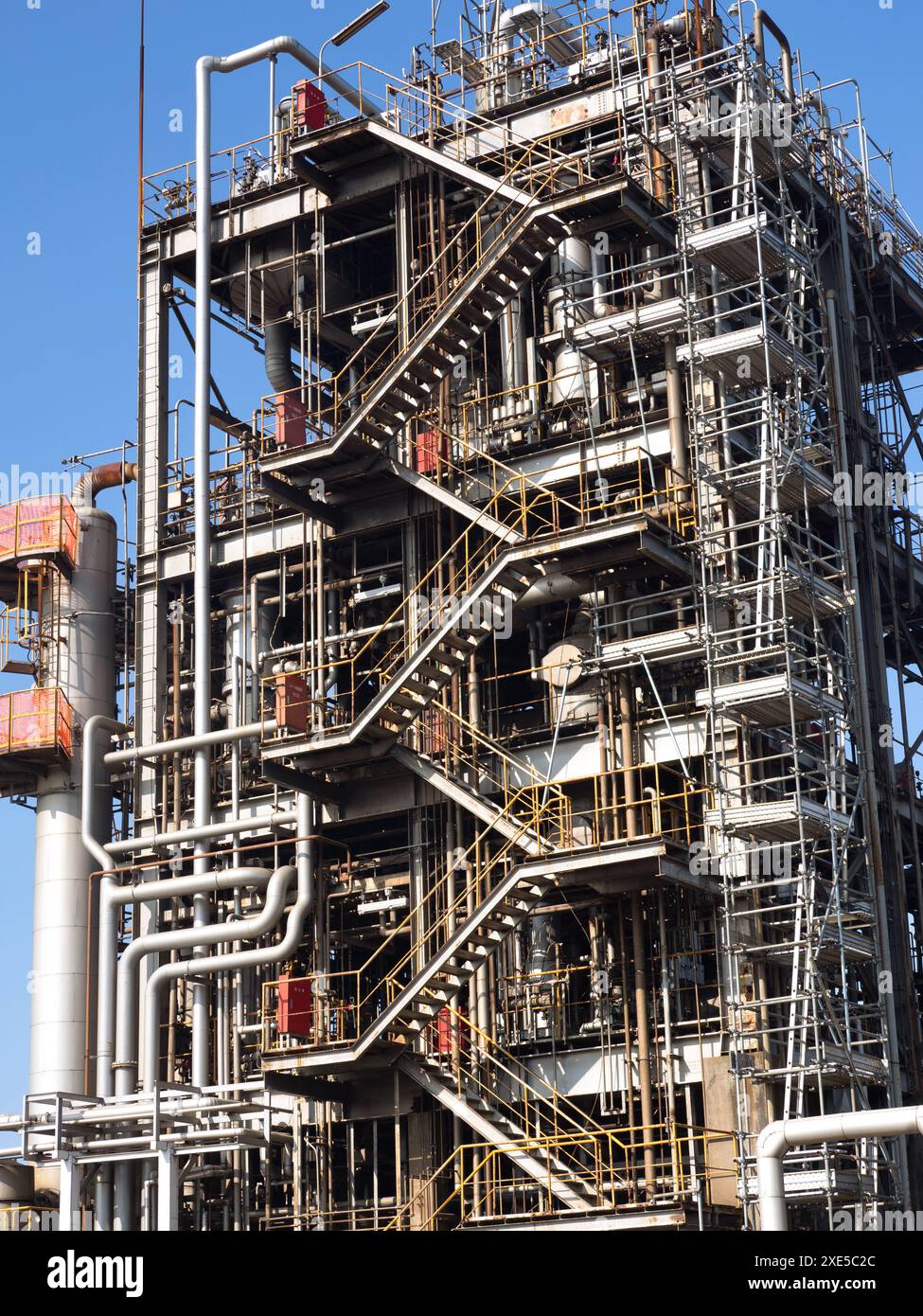 Plant at the industrial complex Stock Photo - Alamy