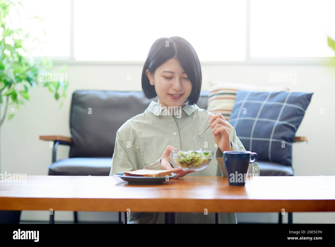 Young woman eating fresh japanese hi-res stock photography and images ...