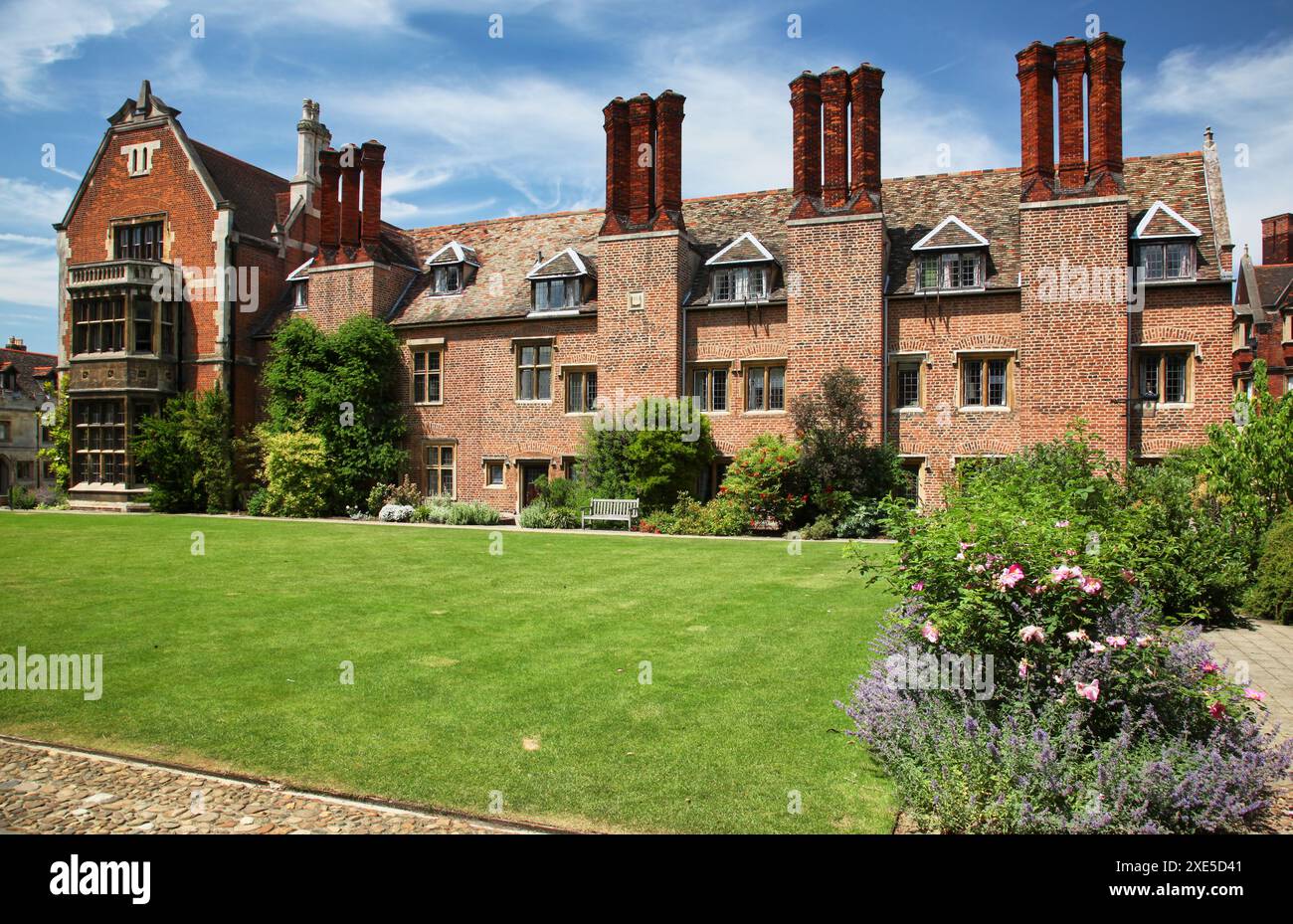 The library lawn at Pembroke college. Cambridge university. United ...
