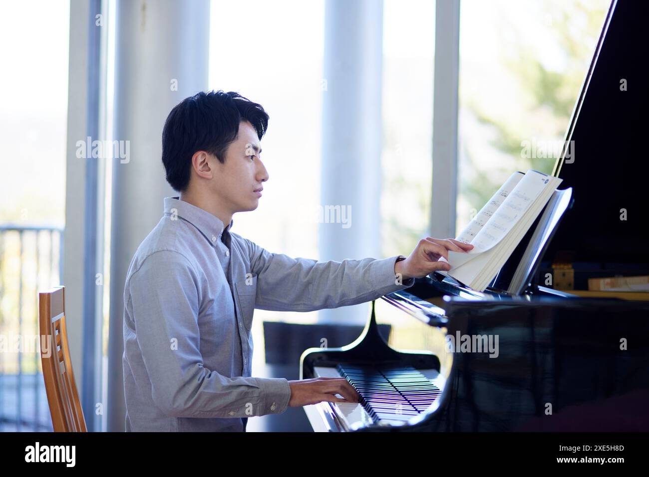 Japanese man playing piano Stock Photo - Alamy