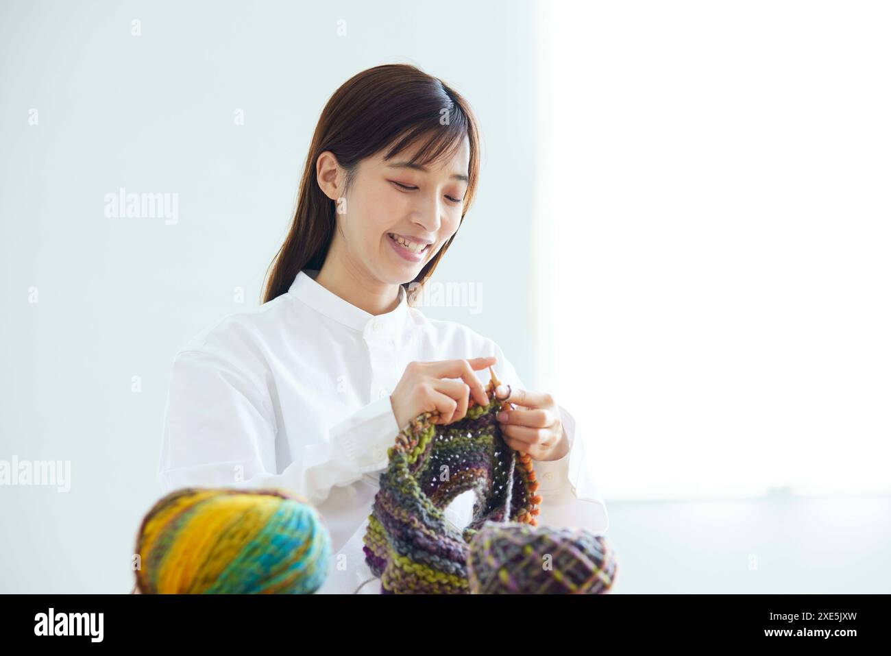 Woman knitting in living room hi-res stock photography and images - Alamy