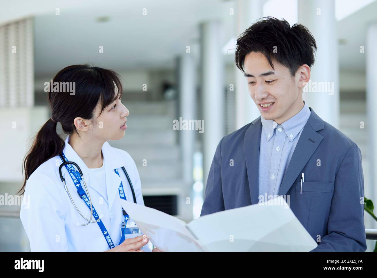 Doctor having a meeting with MR Stock Photo - Alamy