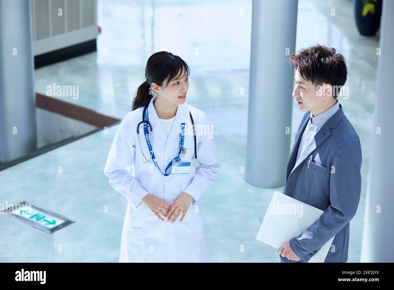 Doctor business suit hi-res stock photography and images - Alamy