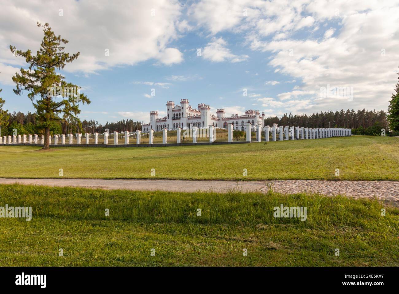 The ancient Puslovsky Palace in Kossovo, Belarus Stock Photo - Alamy