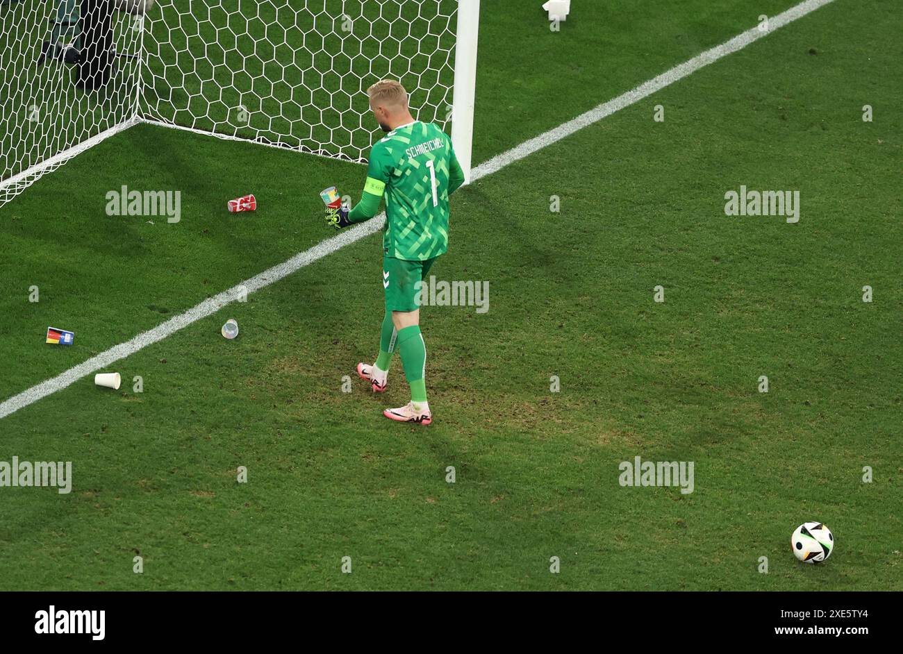 Kasper schmeichel denmark 2024 hi-res stock photography and images - Alamy