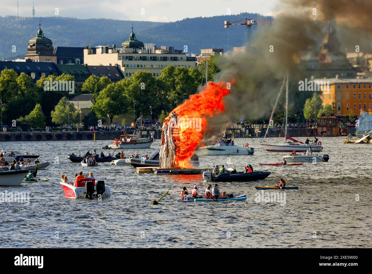 Tofte 20240623. Many people gathered to see the big Midsummer bonfire ...