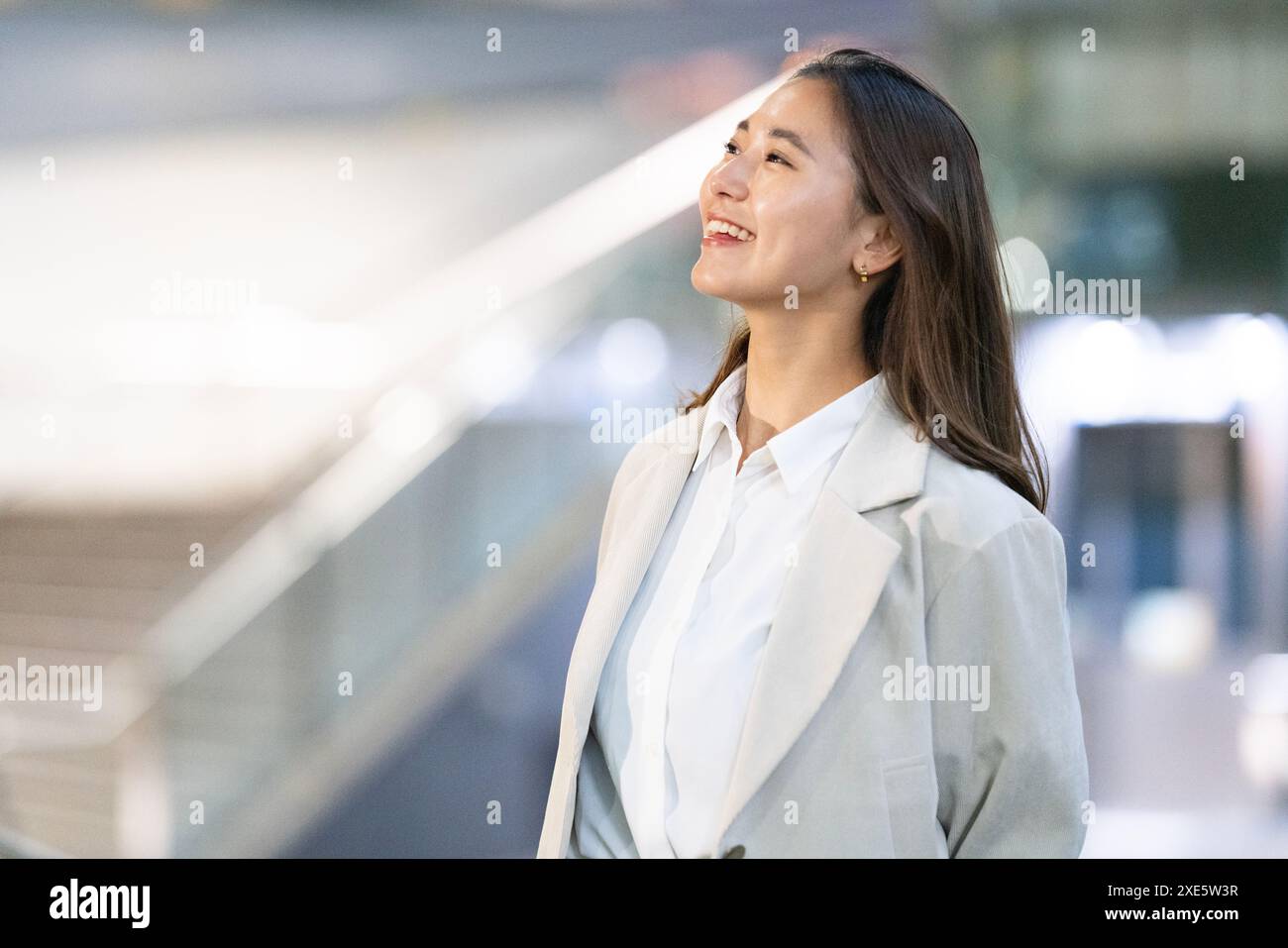 Woman leaving for work night hi-res stock photography and images - Alamy