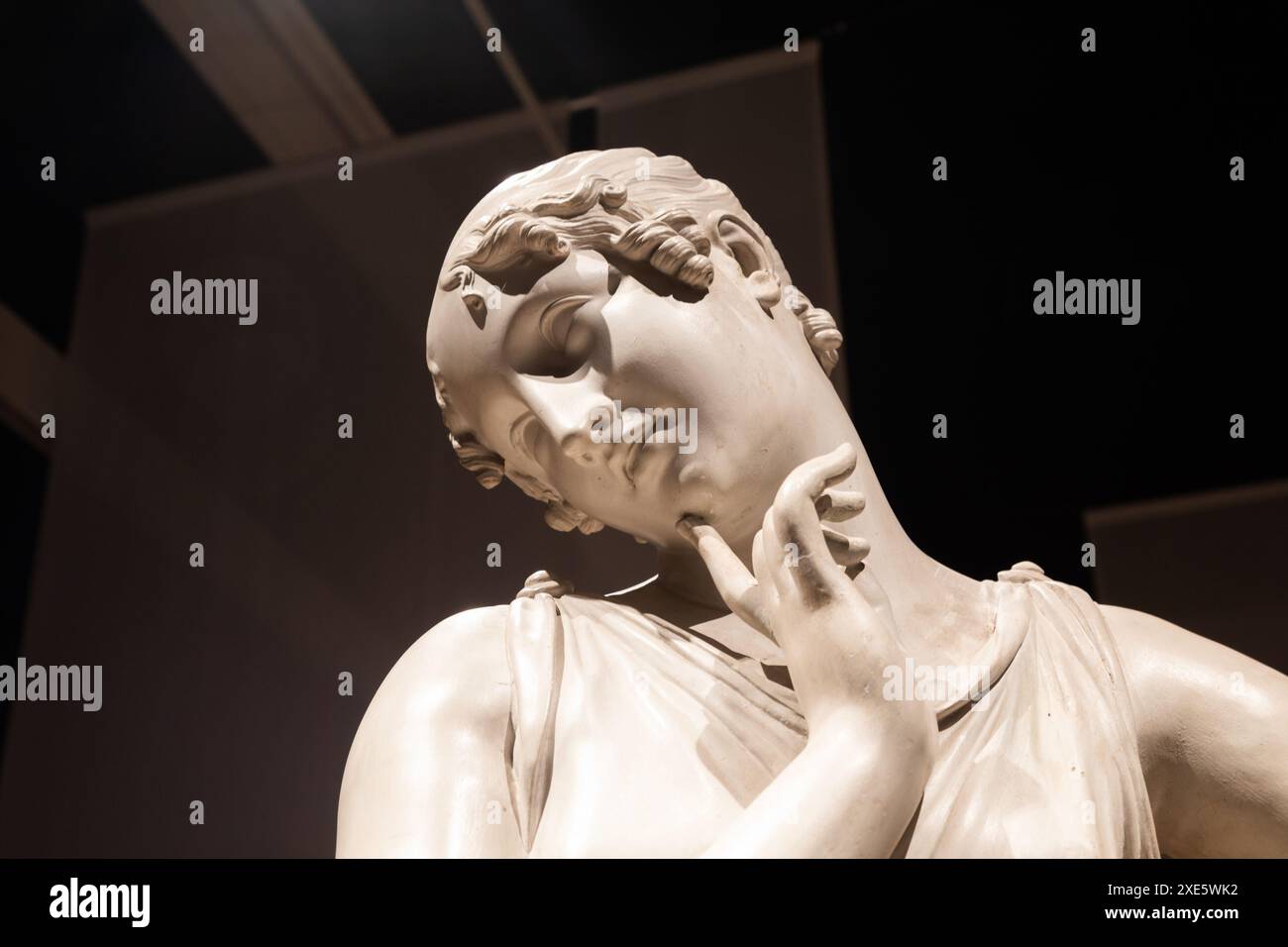 Dancer with finger on her chin, by Antonio Canova, 1814. Classic statue ...