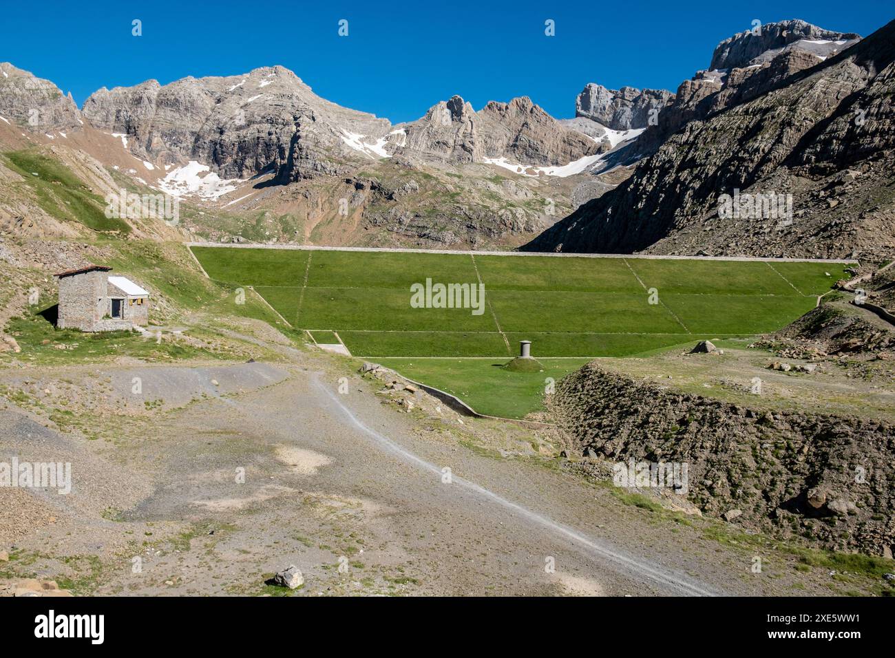 Community water reservoir hi-res stock photography and images - Alamy