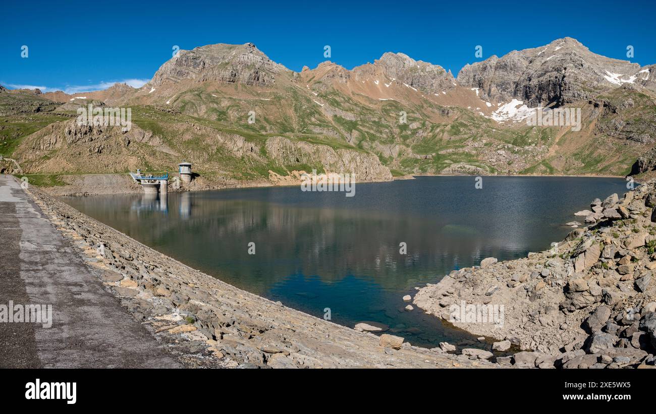 Community water reservoir hi-res stock photography and images - Alamy