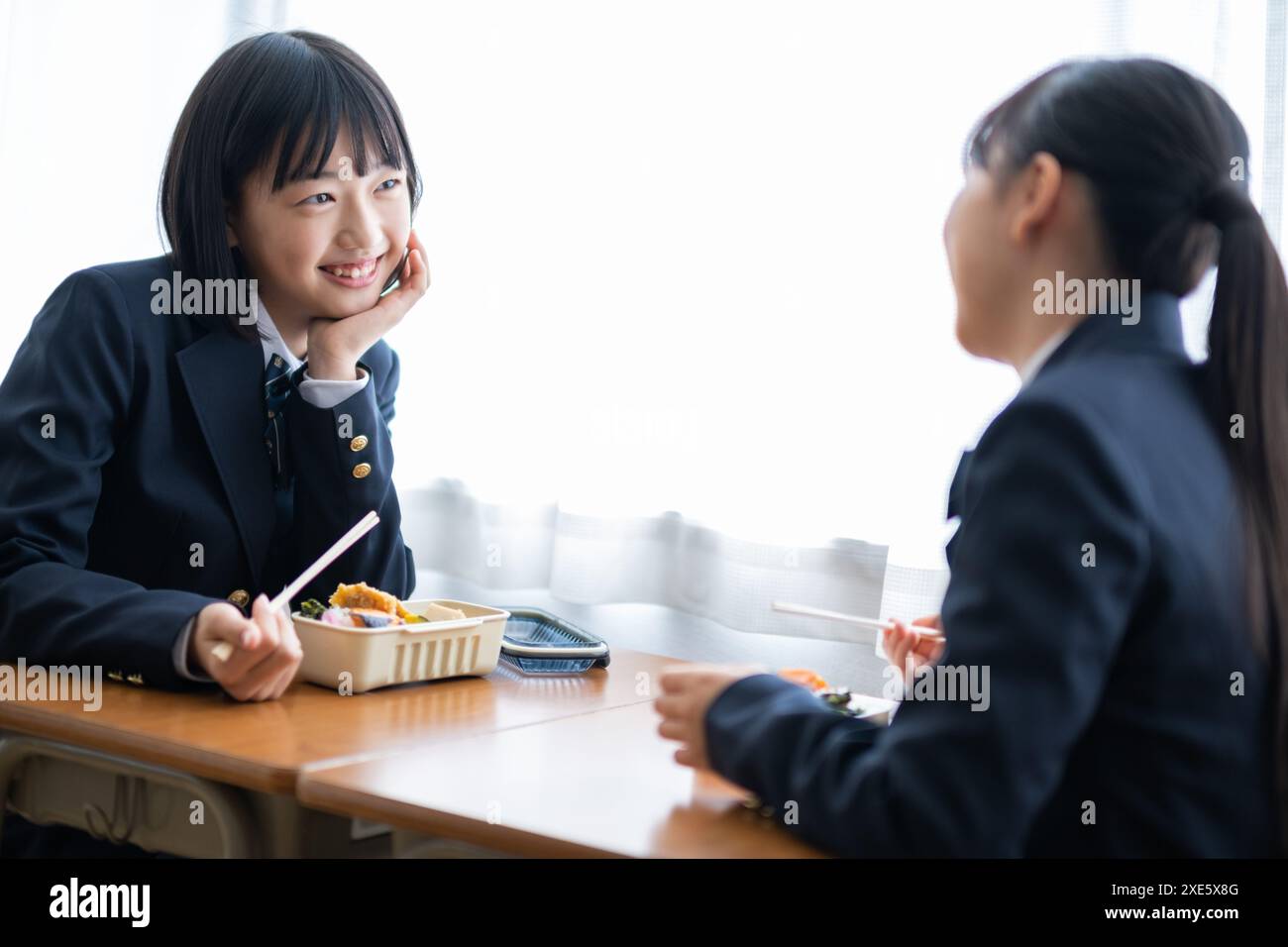 student eating lunch Stock Photo - Alamy
