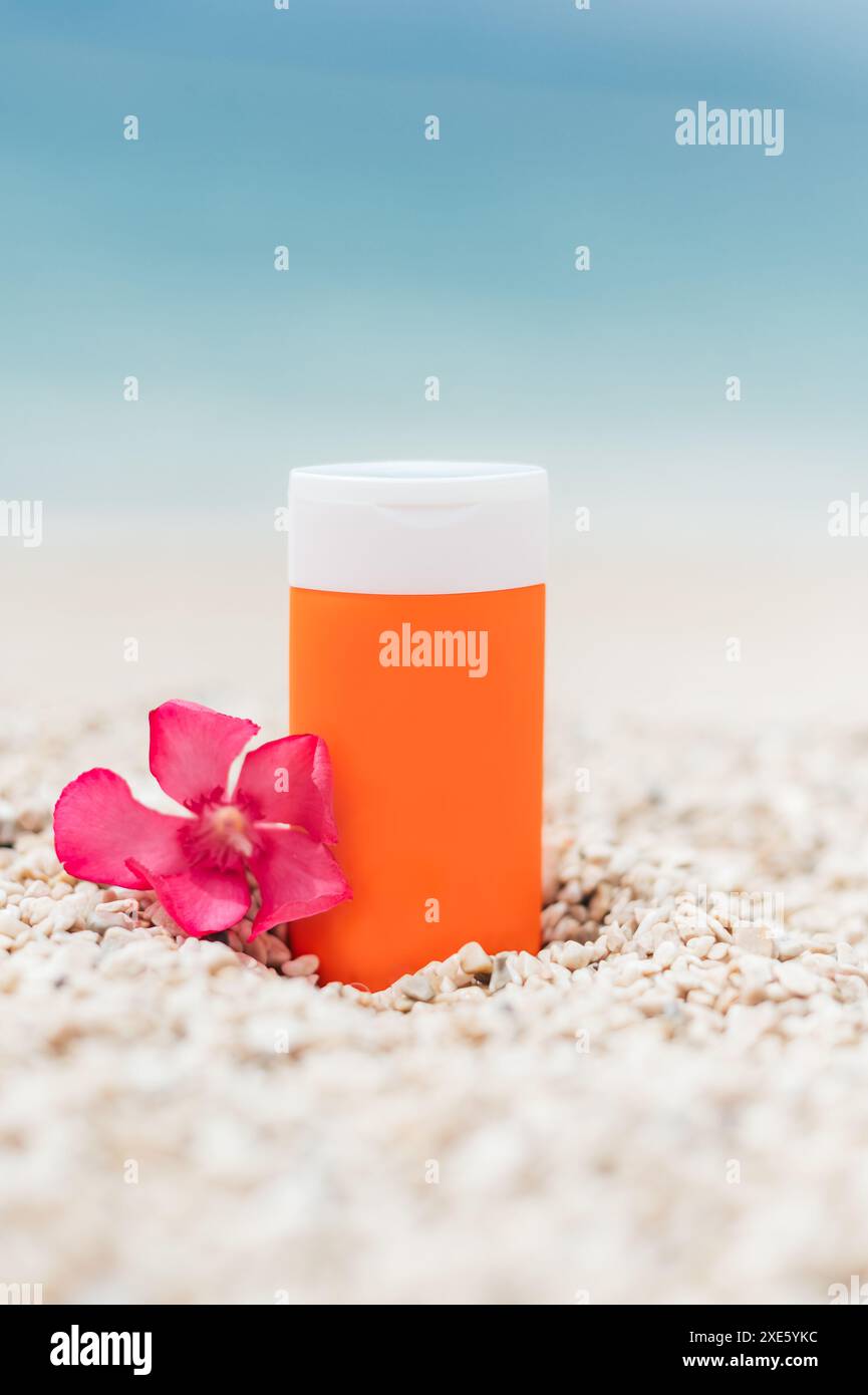 Sunscreen bottle on the beach Stock Photo - Alamy