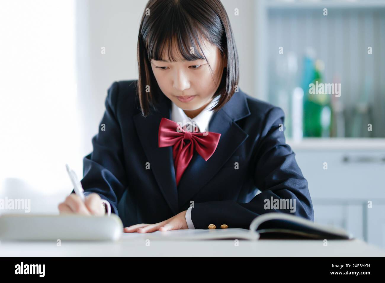 Student study alone hi-res stock photography and images - Alamy