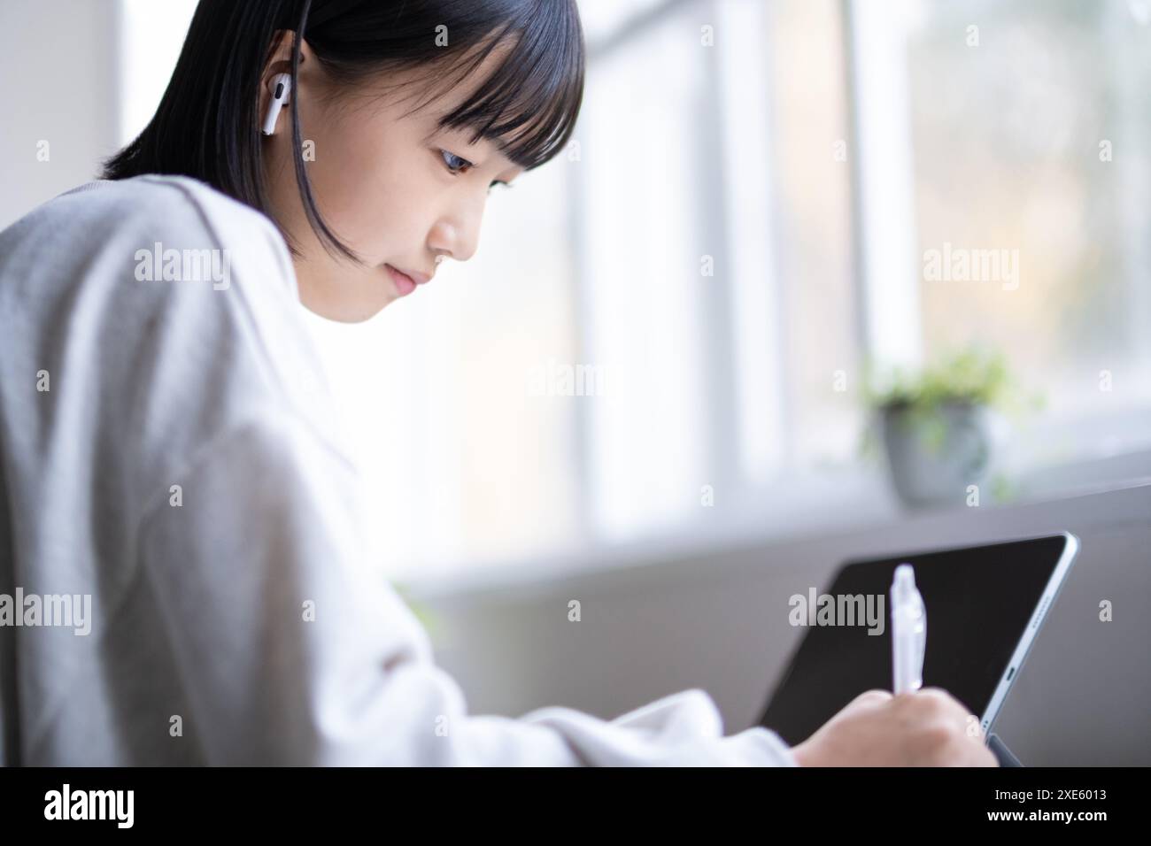 Girl studying at home Stock Photo - Alamy
