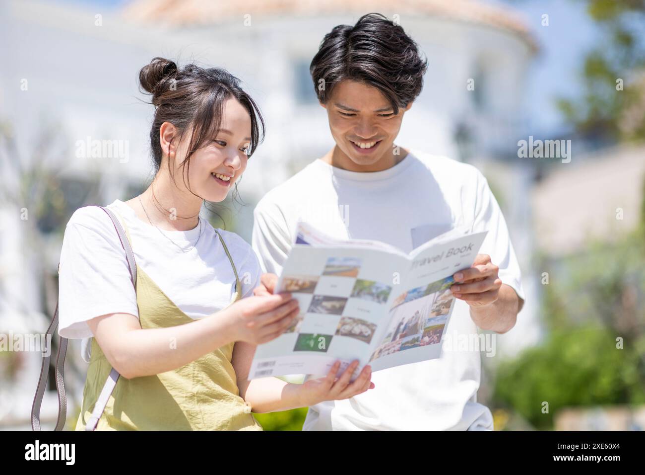 Man and woman reading guidebook Stock Photo - Alamy
