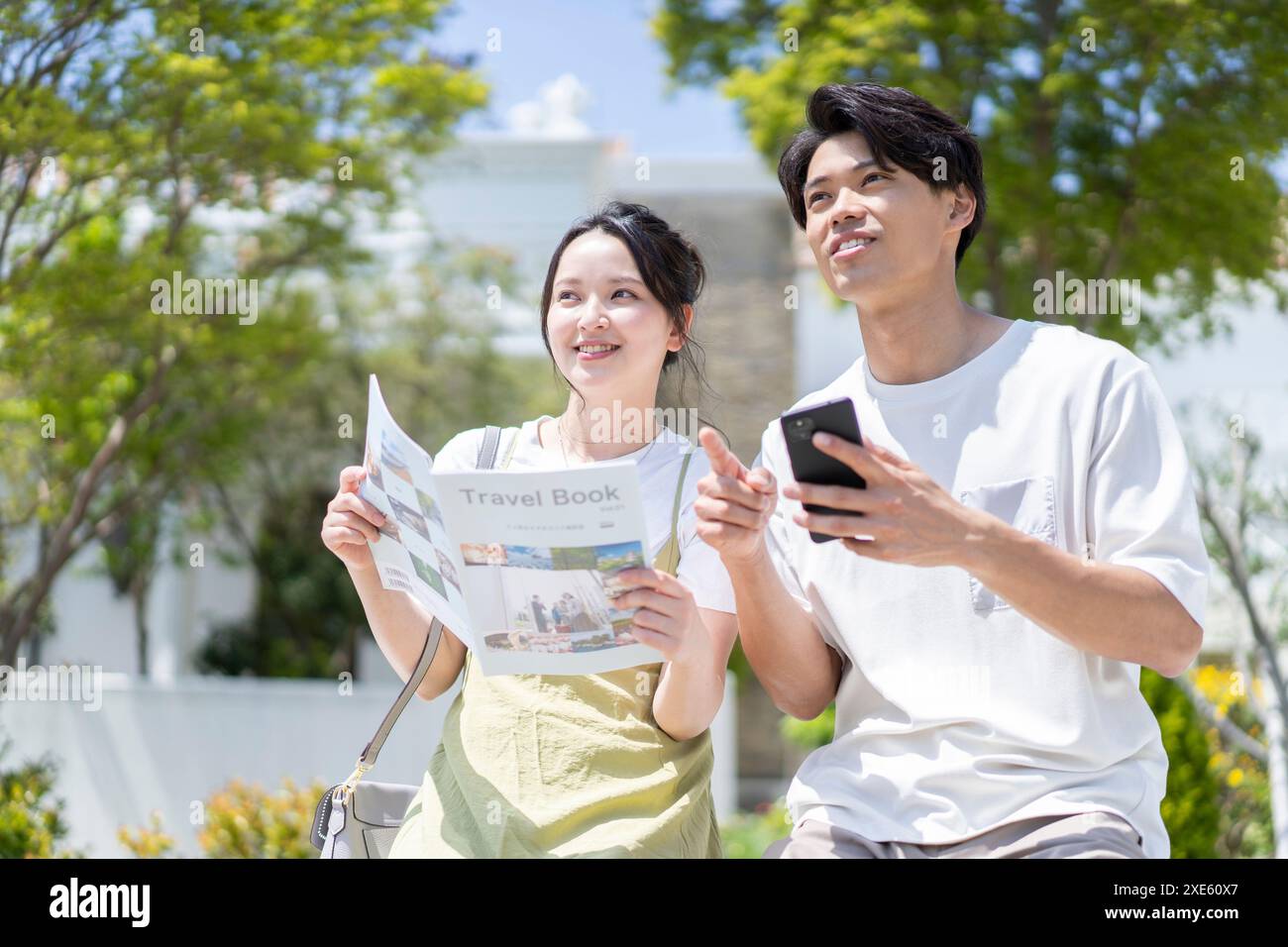 Man and woman reading guidebook Stock Photo - Alamy