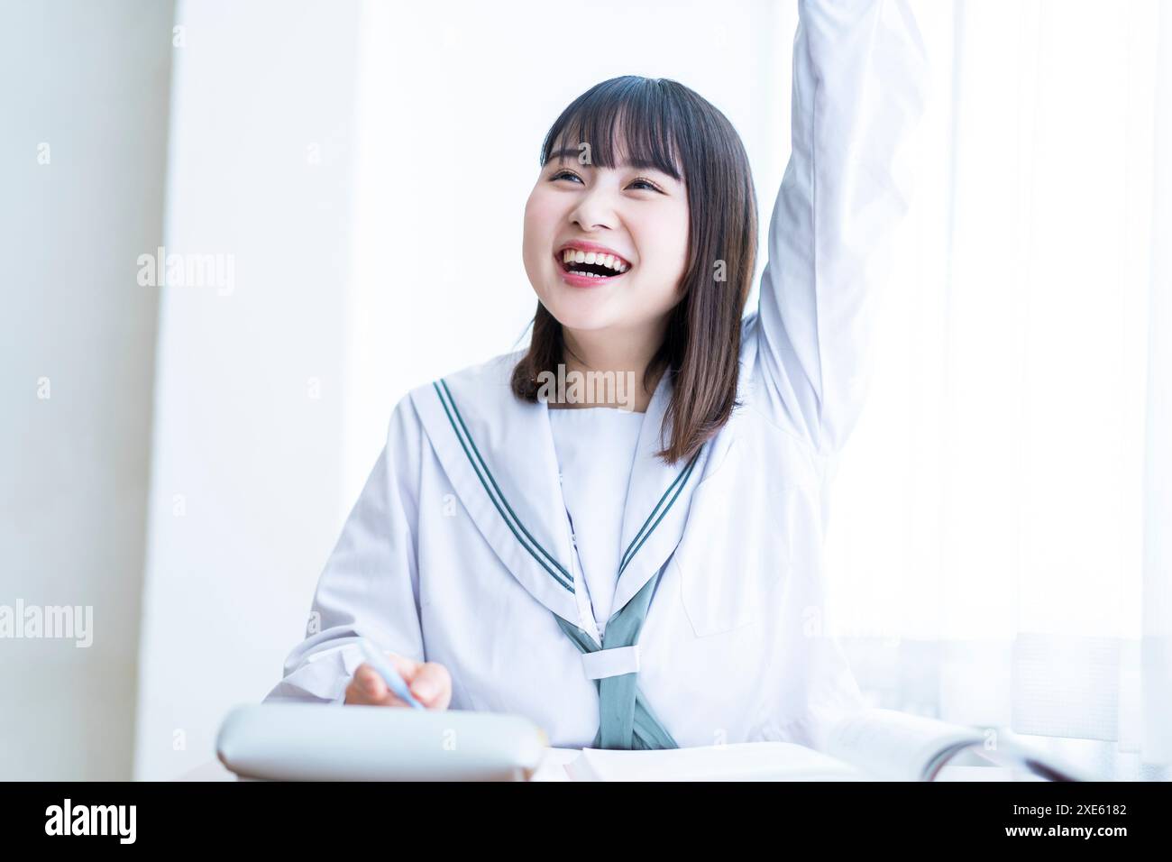 Students raising their hands Stock Photo - Alamy