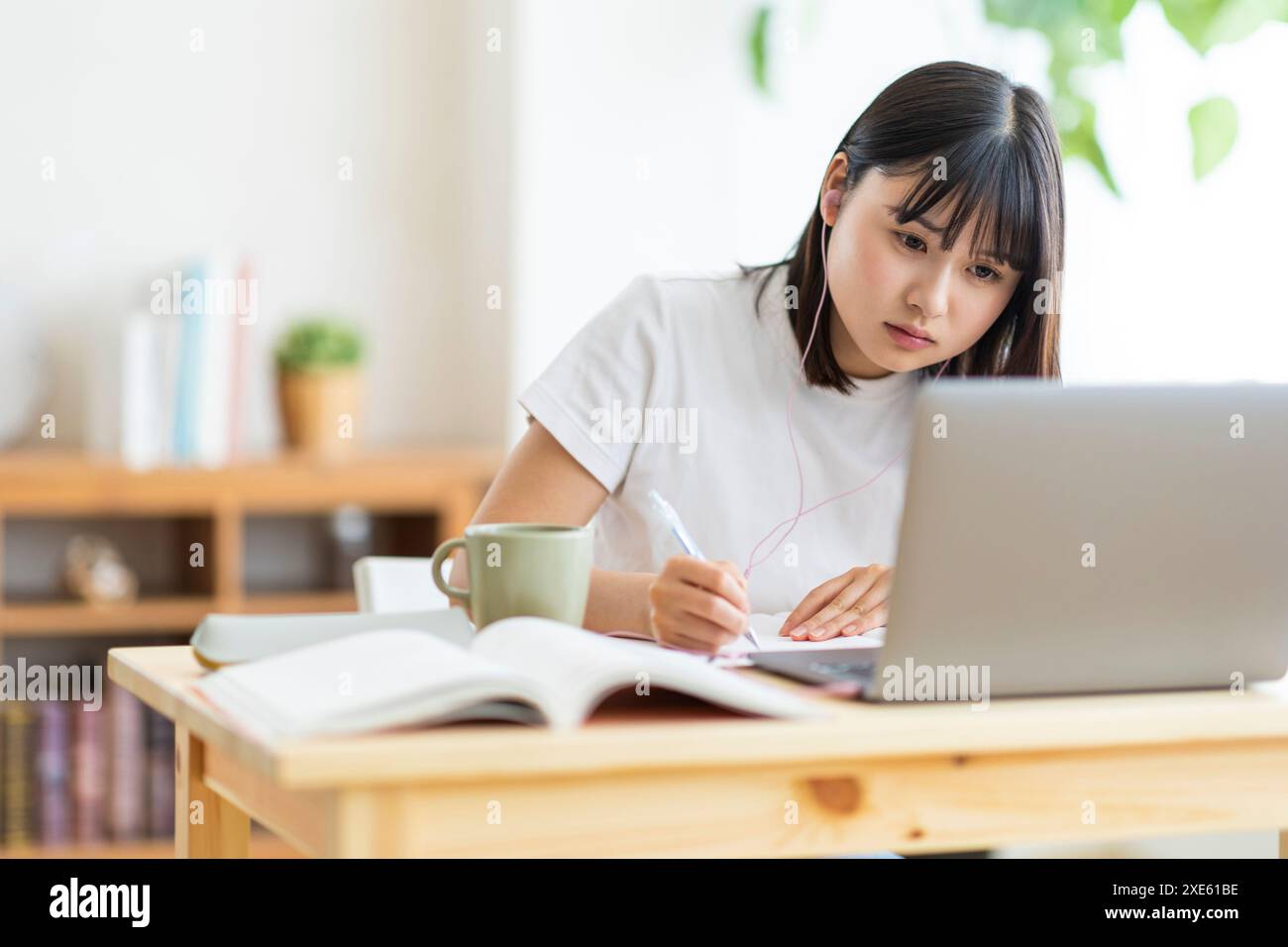 Student taking online class Stock Photo - Alamy